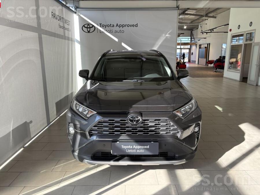 Pelēks Toyota RAV4 2019 Ventspils, ar dzinēja tilpumu 2.00 L un nobraukumu 127 tūkst. km par 21990 €, foto 23 vietnē AUTOMOTO.COM.LV