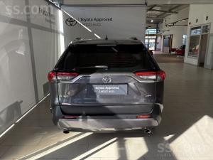 Pelēks Toyota RAV4 2019 Ventspils, ar dzinēja tilpumu 2.00 L un nobraukumu 127 tūkst. km par 21990 €, foto 24 vietnē AUTOMOTO.COM.LV