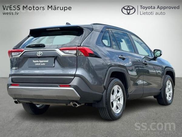 Pelēks Toyota RAV4 2019 Rīga, ar dzinēja tilpumu 2.00 L un nobraukumu 62 tūkst. km par 23990 €, foto 2 vietnē AUTOMOTO.COM.LV