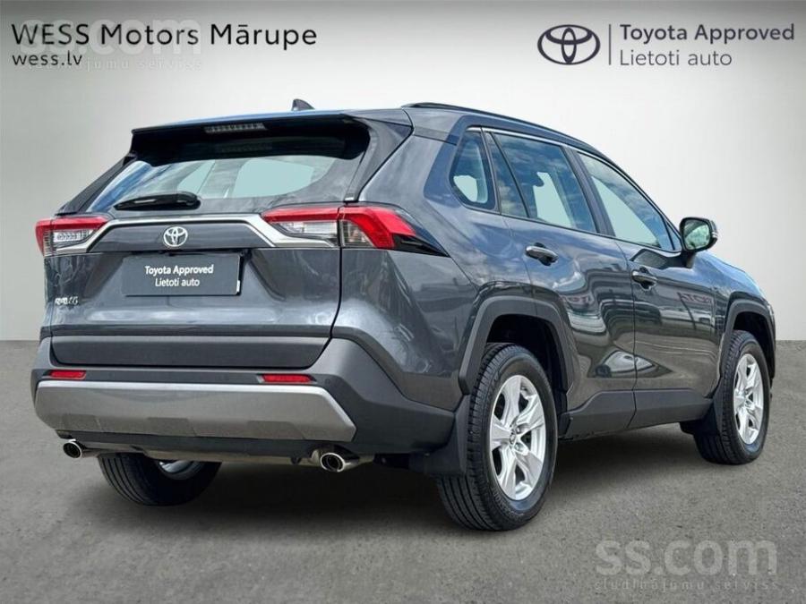 Pelēks Toyota RAV4 2019 Rīga, ar dzinēja tilpumu 2.00 L un nobraukumu 62 tūkst. km par 23990 €, foto 3 vietnē AUTOMOTO.COM.LV