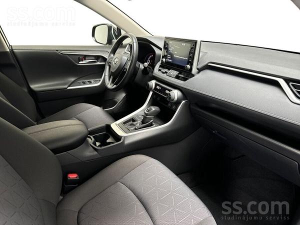 Pelēks Toyota RAV4 2019 Rīga, ar dzinēja tilpumu 2.00 L un nobraukumu 62 tūkst. km par 23990 €, foto 6 vietnē AUTOMOTO.COM.LV