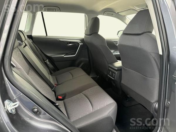 Pelēks Toyota RAV4 2019 Rīga, ar dzinēja tilpumu 2.00 L un nobraukumu 62 tūkst. km par 23990 €, foto 7 vietnē AUTOMOTO.COM.LV