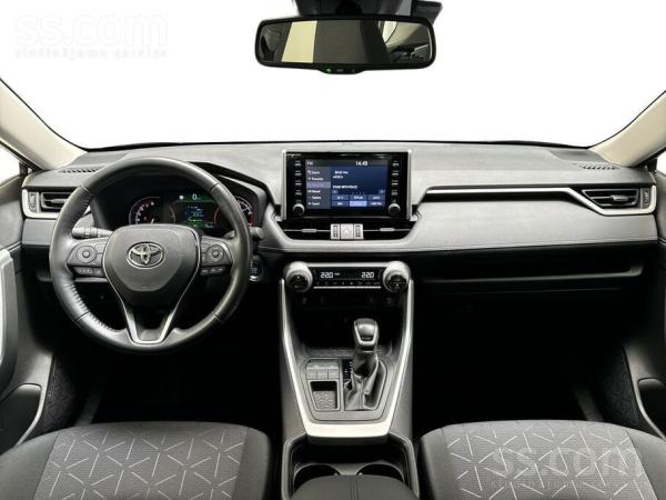 Pelēks Toyota RAV4 2019 Rīga, ar dzinēja tilpumu 2.00 L un nobraukumu 62 tūkst. km par 23990 €, foto 8 vietnē AUTOMOTO.COM.LV