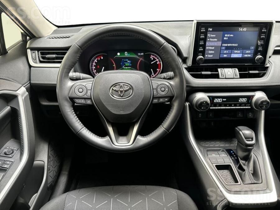 Pelēks Toyota RAV4 2019 Rīga, ar dzinēja tilpumu 2.00 L un nobraukumu 62 tūkst. km par 23990 €, foto 10 vietnē AUTOMOTO.COM.LV