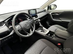 Pelēks Toyota RAV4 2019 Rīga, ar dzinēja tilpumu 2.00 L un nobraukumu 62 tūkst. km par 23990 €, foto 12 vietnē AUTOMOTO.COM.LV