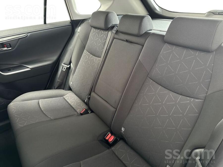 Pelēks Toyota RAV4 2019 Rīga, ar dzinēja tilpumu 2.00 L un nobraukumu 62 tūkst. km par 23990 €, foto 20 vietnē AUTOMOTO.COM.LV