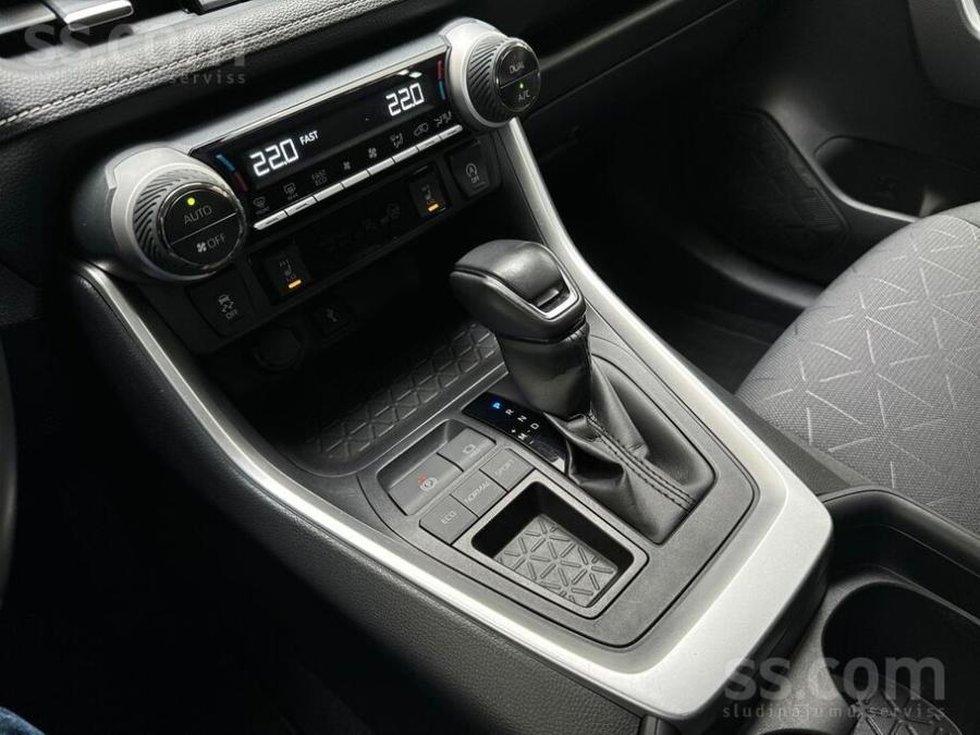 Pelēks Toyota RAV4 2019 Rīga, ar dzinēja tilpumu 2.00 L un nobraukumu 62 tūkst. km par 23990 €, foto 21 vietnē AUTOMOTO.COM.LV
