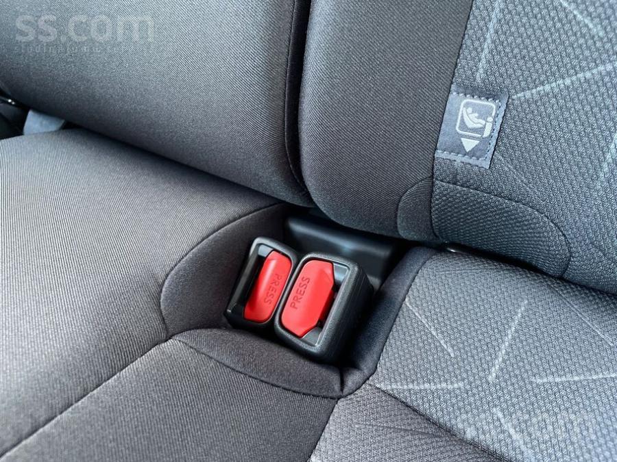 Pelēks Toyota RAV4 2019 Rīga, ar dzinēja tilpumu 2.00 L un nobraukumu 62 tūkst. km par 23990 €, foto 32 vietnē AUTOMOTO.COM.LV