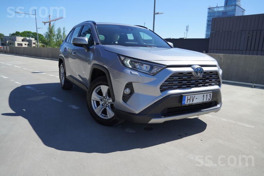 Grey Toyota RAV4 2019 in Riga, with an engine capacity of 2.50 L and mileage of 170 thousand km for 21890 €, photo 3 on AUTOMOTO.COM.LV