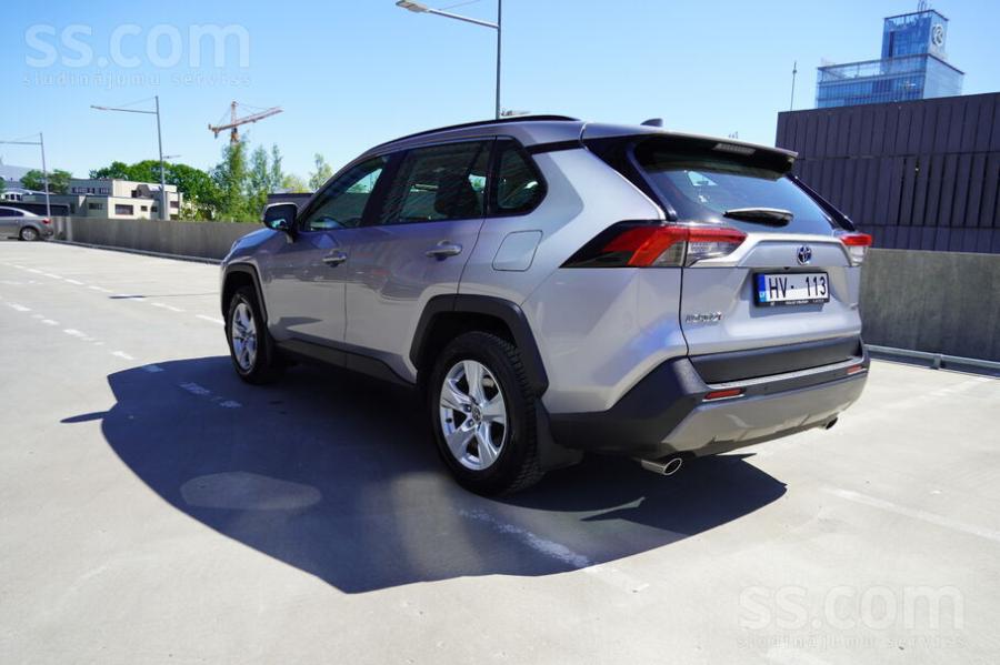 Grey Toyota RAV4 2019 in Riga, with an engine capacity of 2.50 L and mileage of 170 thousand km for 21890 €, photo 5 on AUTOMOTO.COM.LV