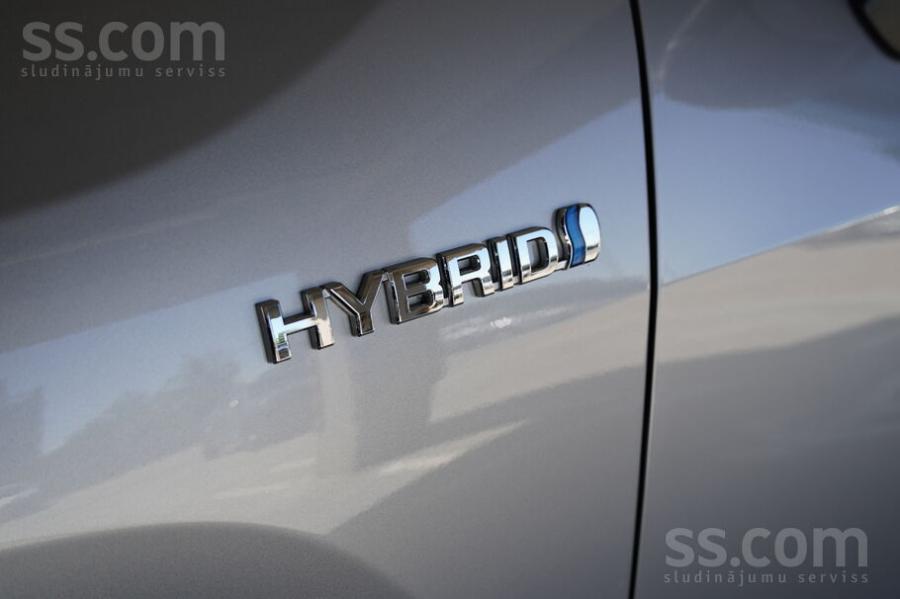 Grey Toyota RAV4 2019 in Riga, with an engine capacity of 2.50 L and mileage of 170 thousand km for 21890 €, photo 12 on AUTOMOTO.COM.LV
