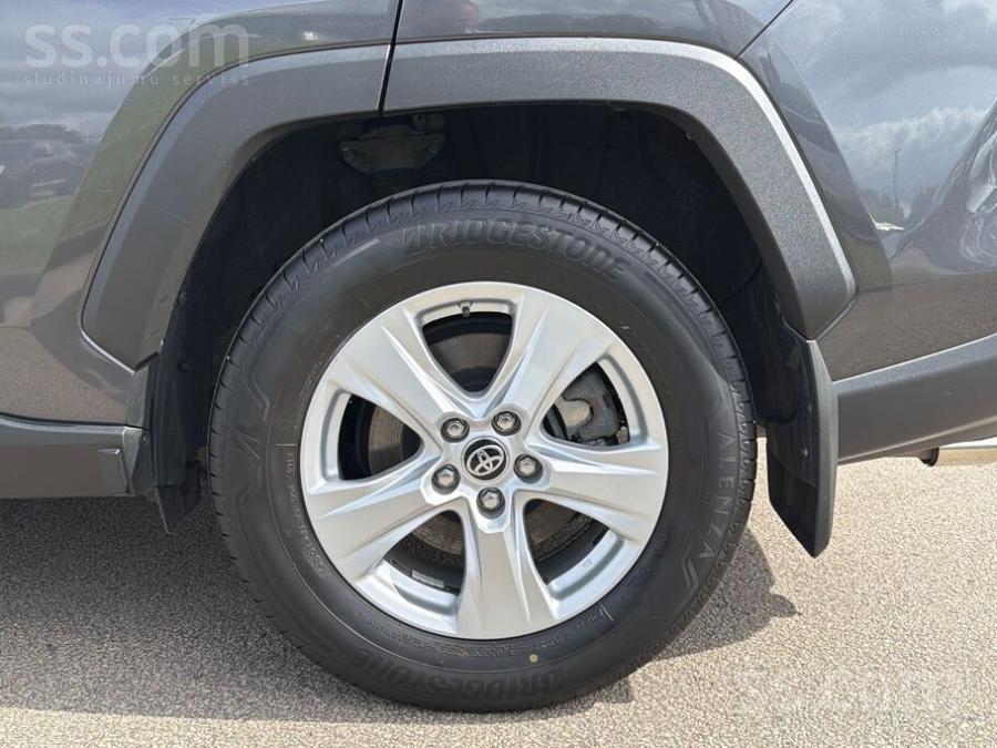 Pelēks Toyota RAV4 2019 Rīga, ar dzinēja tilpumu 2.00 L un nobraukumu 101 tūkst. km par 23990 €, foto 16 vietnē AUTOMOTO.COM.LV