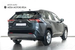 Grey Toyota RAV4 2019 in Riga, with an engine capacity of 2.00 L and mileage of 46 thousand km for 22900 €, photo 3 on AUTOMOTO.COM.LV