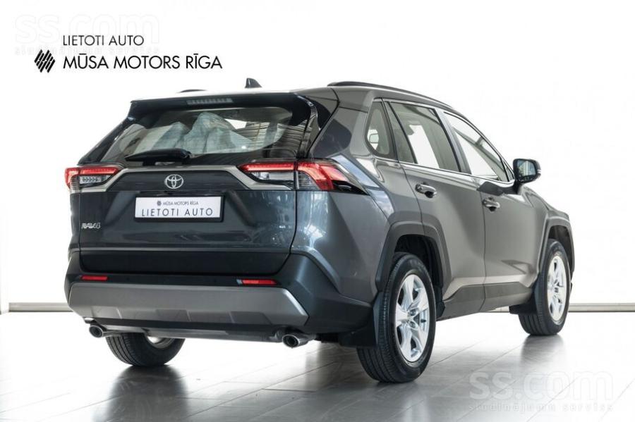 Grey Toyota RAV4 2019 in Riga, with an engine capacity of 2.00 L and mileage of 46 thousand km for 22900 €, photo 3 on AUTOMOTO.COM.LV