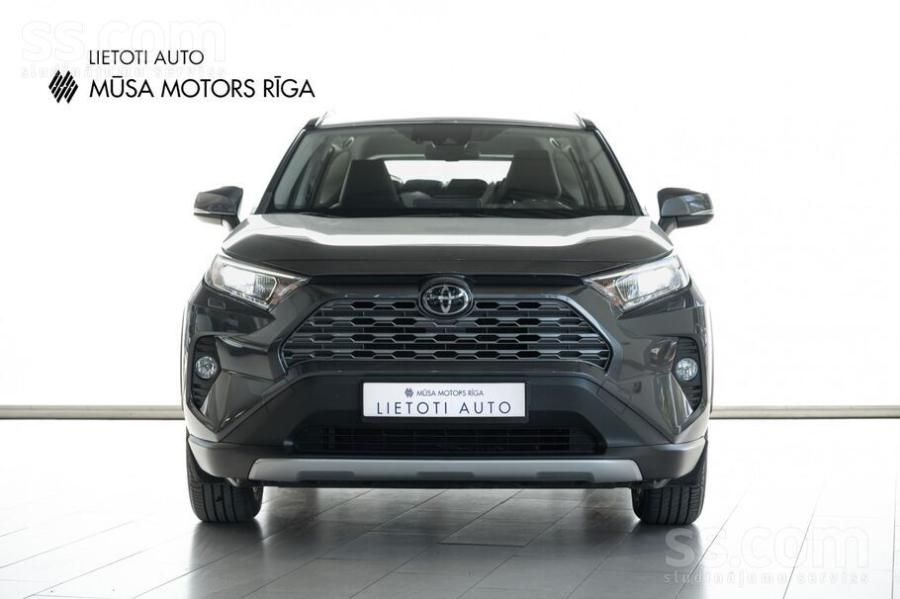 Grey Toyota RAV4 2019 in Riga, with an engine capacity of 2.00 L and mileage of 46 thousand km for 22900 €, photo 4 on AUTOMOTO.COM.LV