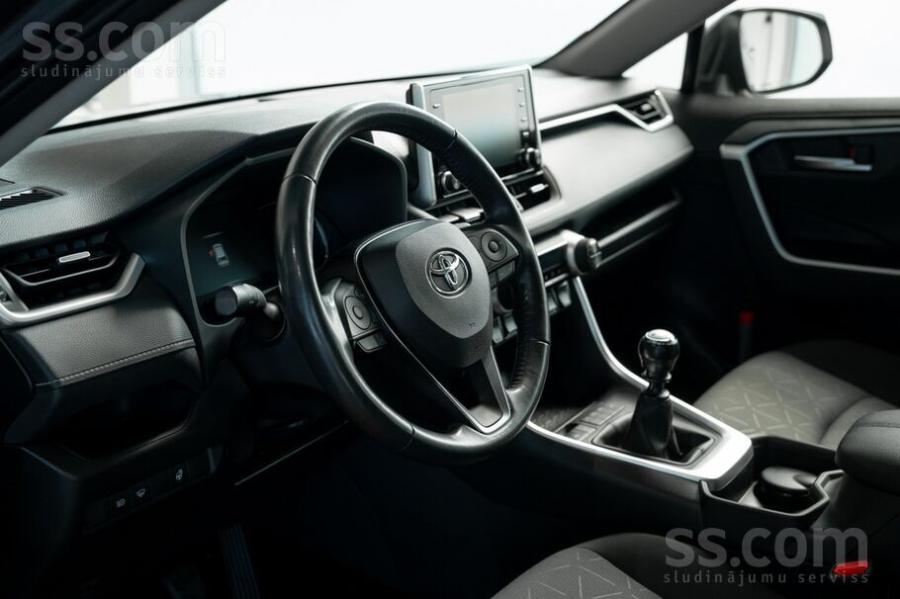 Grey Toyota RAV4 2019 in Riga, with an engine capacity of 2.00 L and mileage of 46 thousand km for 22900 €, photo 6 on AUTOMOTO.COM.LV