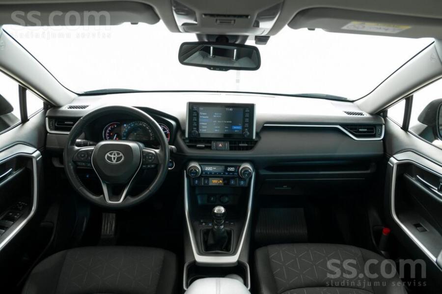 Grey Toyota RAV4 2019 in Riga, with an engine capacity of 2.00 L and mileage of 46 thousand km for 22900 €, photo 8 on AUTOMOTO.COM.LV