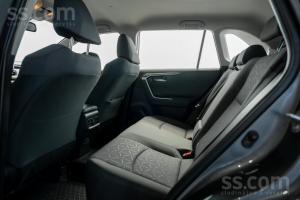 Grey Toyota RAV4 2019 in Riga, with an engine capacity of 2.00 L and mileage of 46 thousand km for 22900 €, photo 10 on AUTOMOTO.COM.LV