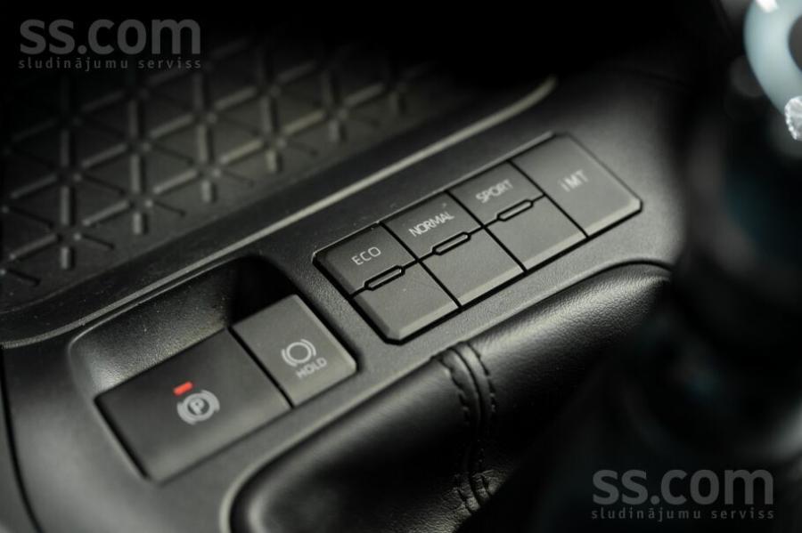 Grey Toyota RAV4 2019 in Riga, with an engine capacity of 2.00 L and mileage of 46 thousand km for 22900 €, photo 17 on AUTOMOTO.COM.LV