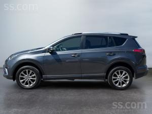 Grey Toyota RAV4 2019 in Riga, with an engine capacity of 2.50 L and mileage of 186 thousand km for 17500 €, photo 3 on AUTOMOTO.COM.LV