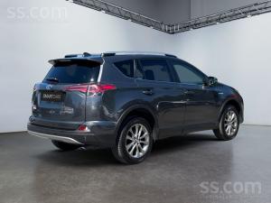 Grey Toyota RAV4 2019 in Riga, with an engine capacity of 2.50 L and mileage of 186 thousand km for 17500 €, photo 6 on AUTOMOTO.COM.LV