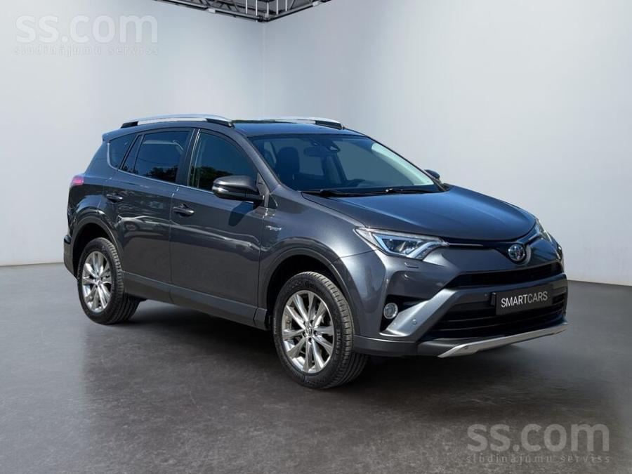 Grey Toyota RAV4 2019 in Riga, with an engine capacity of 2.50 L and mileage of 186 thousand km for 17500 €, photo 8 on AUTOMOTO.COM.LV