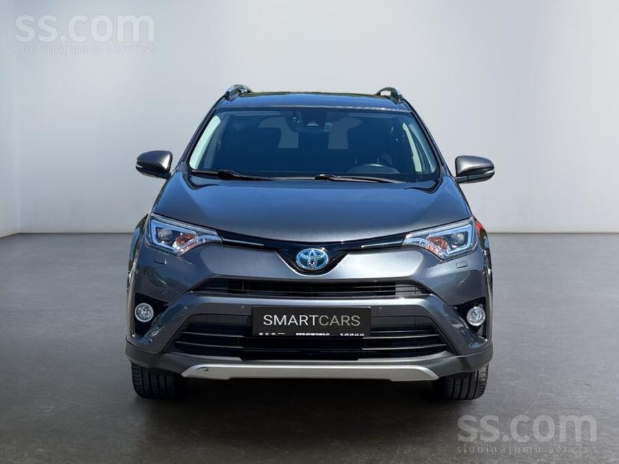 Grey Toyota RAV4 2019 in Riga, with an engine capacity of 2.50 L and mileage of 186 thousand km for 17500 €, photo 9 on AUTOMOTO.COM.LV