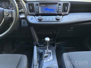 Grey Toyota RAV4 2019 in Riga, with an engine capacity of 2.50 L and mileage of 186 thousand km for 17500 €, photo 12 on AUTOMOTO.COM.LV