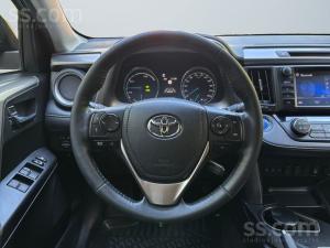 Grey Toyota RAV4 2019 in Riga, with an engine capacity of 2.50 L and mileage of 186 thousand km for 17500 €, photo 13 on AUTOMOTO.COM.LV