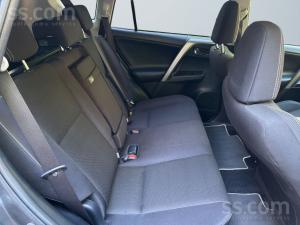 Grey Toyota RAV4 2019 in Riga, with an engine capacity of 2.50 L and mileage of 186 thousand km for 17500 €, photo 14 on AUTOMOTO.COM.LV
