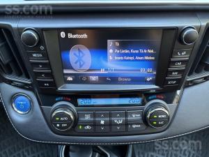 Grey Toyota RAV4 2019 in Riga, with an engine capacity of 2.50 L and mileage of 186 thousand km for 17500 €, photo 18 on AUTOMOTO.COM.LV