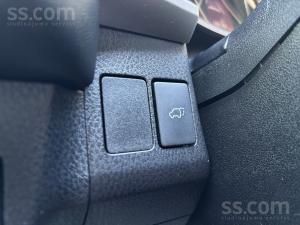 Grey Toyota RAV4 2019 in Riga, with an engine capacity of 2.50 L and mileage of 186 thousand km for 17500 €, photo 21 on AUTOMOTO.COM.LV