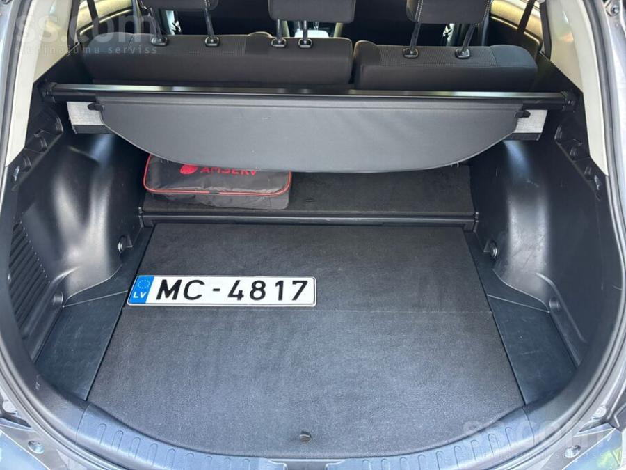 Grey Toyota RAV4 2019 in Riga, with an engine capacity of 2.50 L and mileage of 186 thousand km for 17500 €, photo 23 on AUTOMOTO.COM.LV