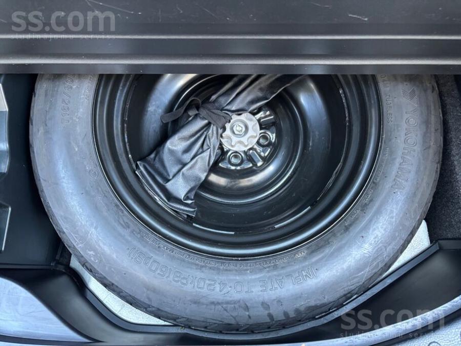 Grey Toyota RAV4 2019 in Riga, with an engine capacity of 2.50 L and mileage of 186 thousand km for 17500 €, photo 24 on AUTOMOTO.COM.LV