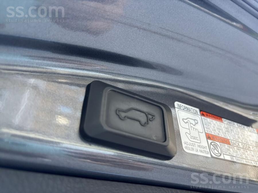Grey Toyota RAV4 2019 in Riga, with an engine capacity of 2.50 L and mileage of 186 thousand km for 17500 €, photo 25 on AUTOMOTO.COM.LV