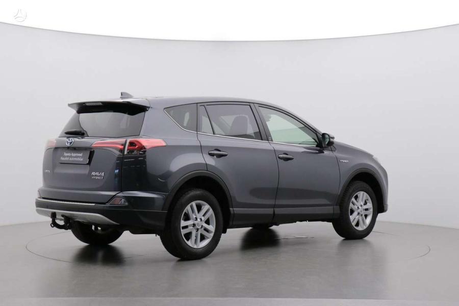 Grey Toyota RAV4 2019 in Vilnius, with an engine capacity of 2.49 L and mileage of 70 thousand km for 20900 €, photo 4 on AUTOMOTO.COM.LV