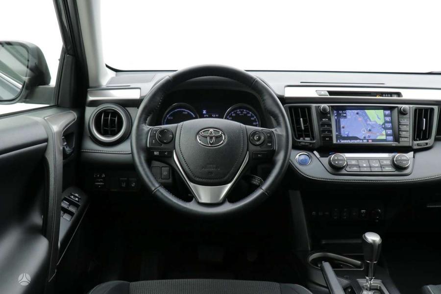 Grey Toyota RAV4 2019 in Vilnius, with an engine capacity of 2.49 L and mileage of 70 thousand km for 20900 €, photo 9 on AUTOMOTO.COM.LV