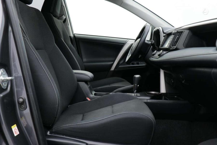 Grey Toyota RAV4 2019 in Vilnius, with an engine capacity of 2.49 L and mileage of 70 thousand km for 20900 €, photo 10 on AUTOMOTO.COM.LV