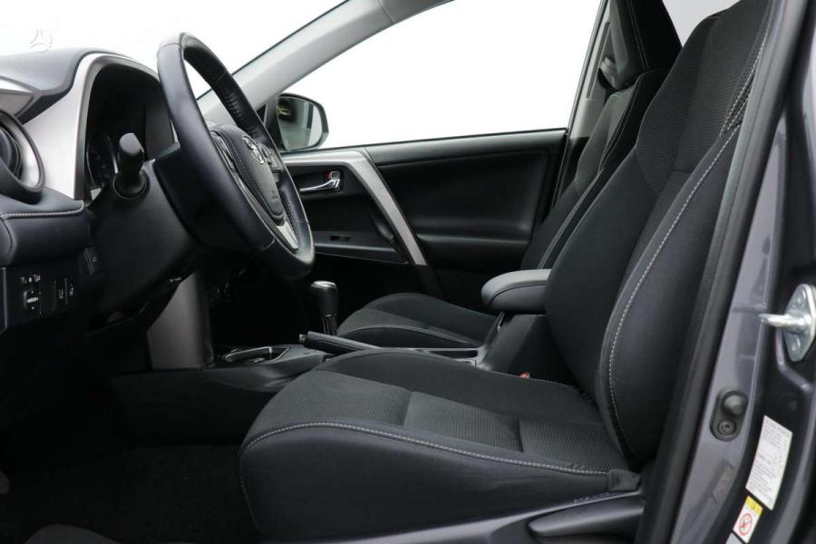 Grey Toyota RAV4 2019 in Vilnius, with an engine capacity of 2.49 L and mileage of 70 thousand km for 20900 €, photo 13 on AUTOMOTO.COM.LV
