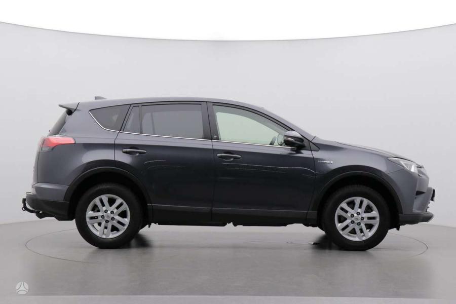 Grey Toyota RAV4 2019 in Vilnius, with an engine capacity of 2.49 L and mileage of 70 thousand km for 20900 €, photo 18 on AUTOMOTO.COM.LV