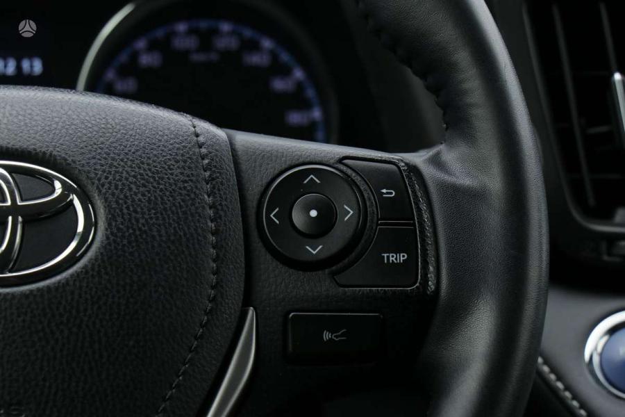Grey Toyota RAV4 2019 in Vilnius, with an engine capacity of 2.49 L and mileage of 70 thousand km for 20900 €, photo 30 on AUTOMOTO.COM.LV