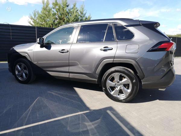 Pelēks Toyota RAV4 2019 Viļņa, ar dzinēja tilpumu 2.49 L un nobraukumu 196 tūkst. km par 21700 €, foto 7 vietnē AUTOMOTO.COM.LV