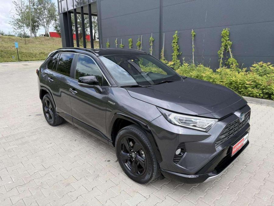 Grey Toyota RAV4 2019 in Vilnius, with an engine capacity of 2.50 L and mileage of 42 thousand km for 29300 €, photo 4 on AUTOMOTO.COM.LV