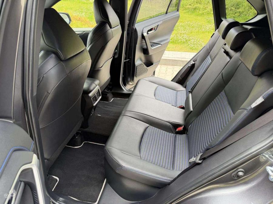 Grey Toyota RAV4 2019 in Vilnius, with an engine capacity of 2.50 L and mileage of 42 thousand km for 29300 €, photo 20 on AUTOMOTO.COM.LV