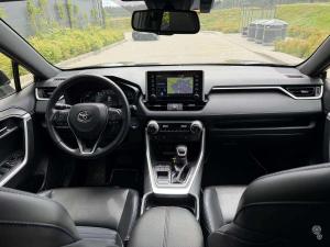 Grey Toyota RAV4 2019 in Vilnius, with an engine capacity of 2.50 L and mileage of 42 thousand km for 29300 €, photo 28 on AUTOMOTO.COM.LV