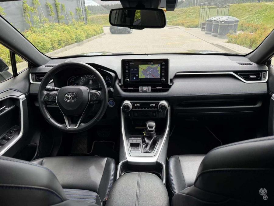 Grey Toyota RAV4 2019 in Vilnius, with an engine capacity of 2.50 L and mileage of 42 thousand km for 29300 €, photo 28 on AUTOMOTO.COM.LV