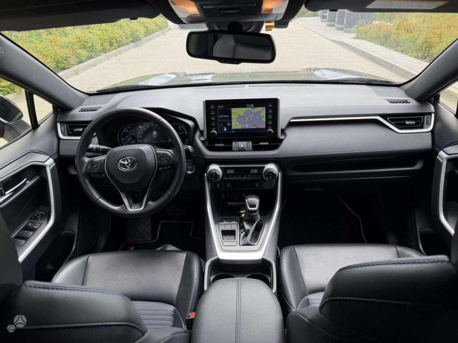 Grey Toyota RAV4 2019 in Vilnius, with an engine capacity of 2.50 L and mileage of 42 thousand km for 29300 €, photo 30 on AUTOMOTO.COM.LV