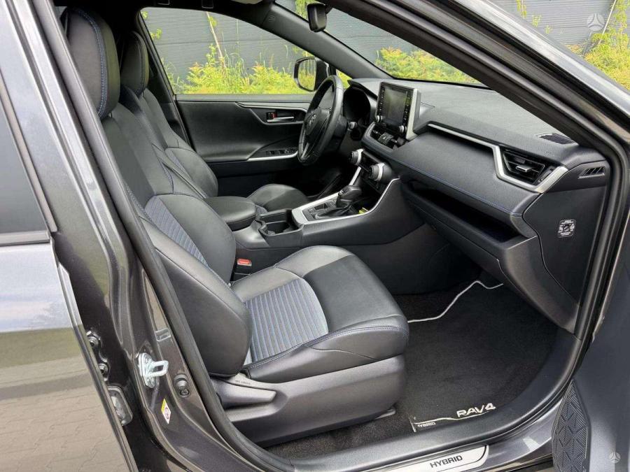 Grey Toyota RAV4 2019 in Vilnius, with an engine capacity of 2.50 L and mileage of 42 thousand km for 29300 €, photo 33 on AUTOMOTO.COM.LV