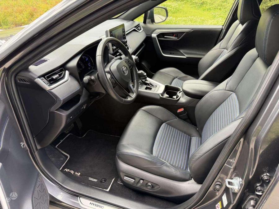 Grey Toyota RAV4 2019 in Vilnius, with an engine capacity of 2.50 L and mileage of 42 thousand km for 29300 €, photo 41 on AUTOMOTO.COM.LV