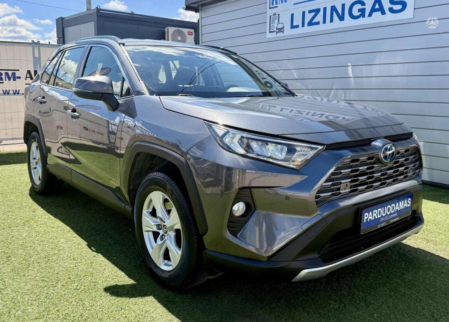Grey Toyota RAV4 2019 in Panevezys, with an engine capacity of 2.49 L and mileage of 185 thousand km for 21500 €, photo 4 on AUTOMOTO.COM.LV